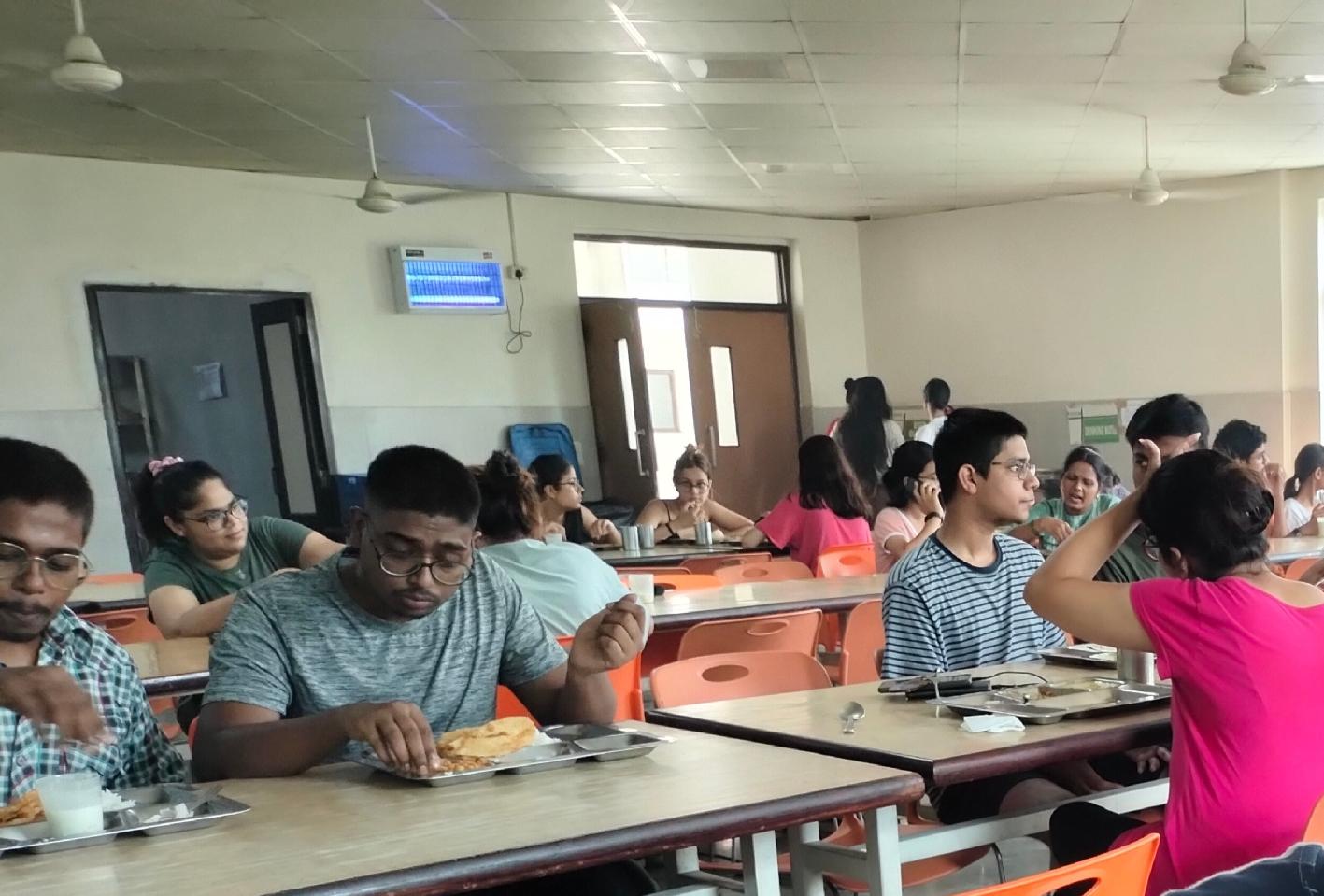 Do we get food in PG? - Zolo Blog